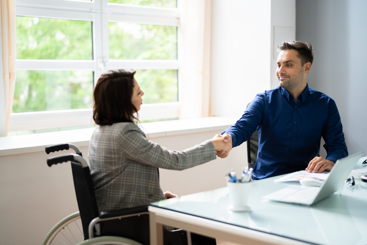 16 Pros and Cons of Being a Patient Access Representative