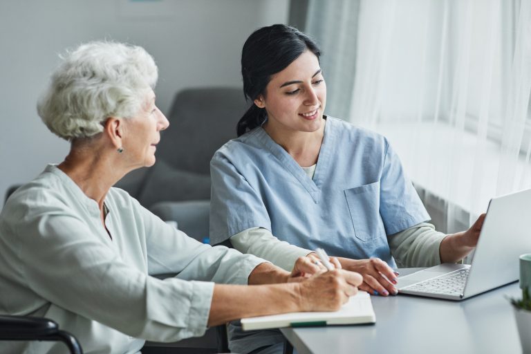 16 Pros and Cons of Being a Patient Access Representative