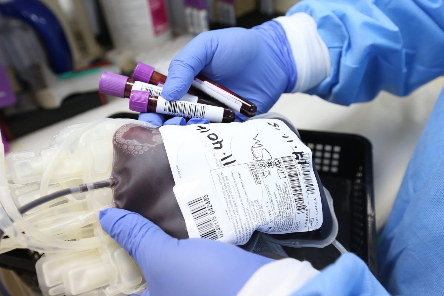 14 Pros and Cons of Being a Phlebotomist