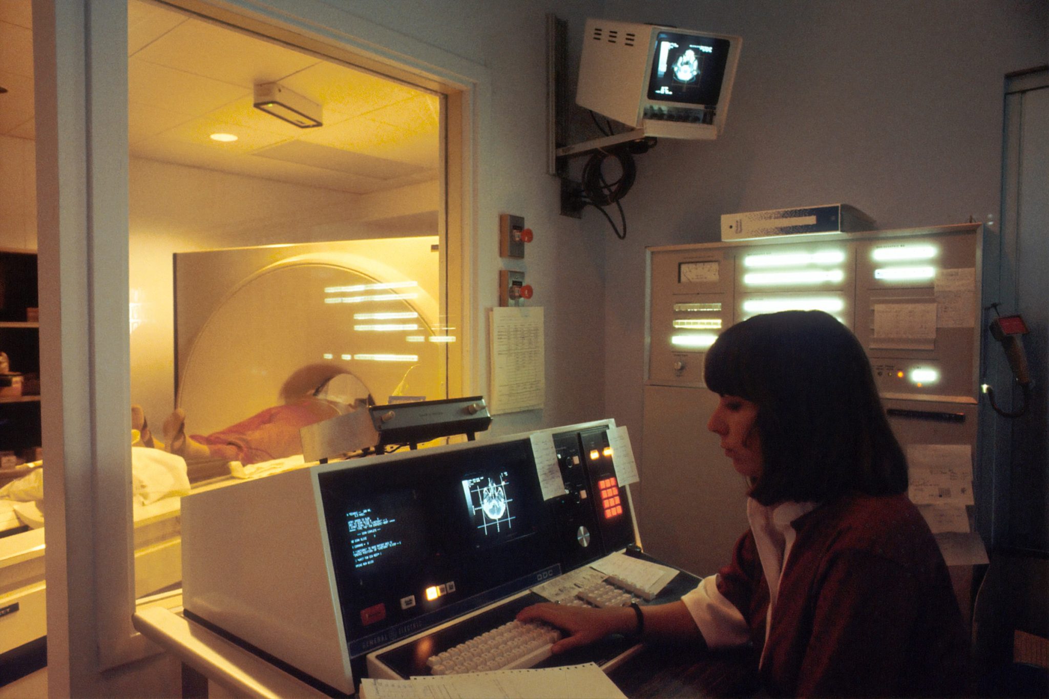 14 Pros and Cons of Being an MRI Technologist