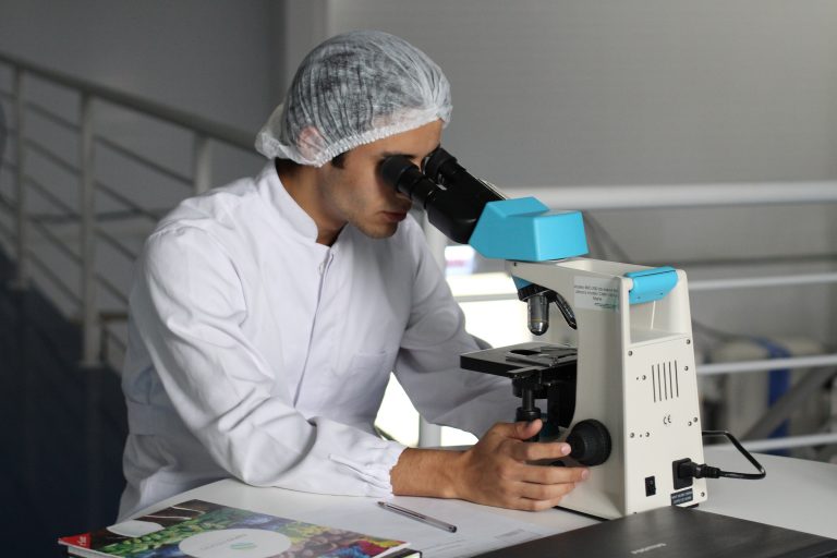 18 Pros and Cons of Being a Medical Technologist