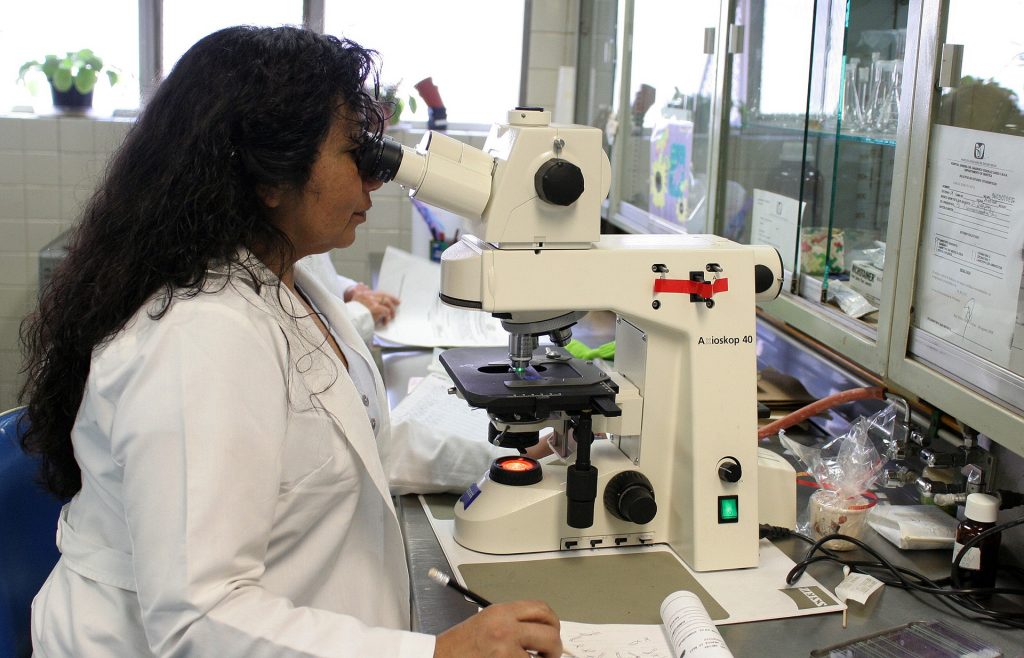 18 Pros and Cons of Being a Medical Technologist