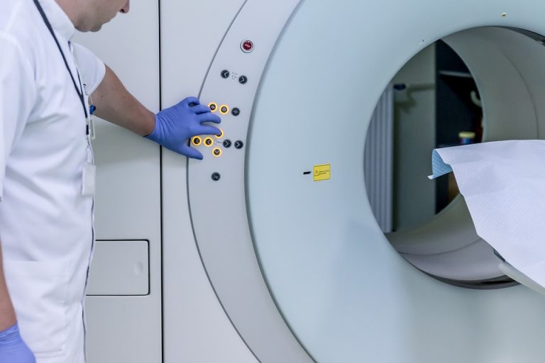 14 Pros and Cons of Being an MRI Technologist