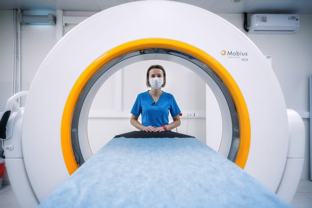 14 Pros and Cons of Being an MRI Technologist